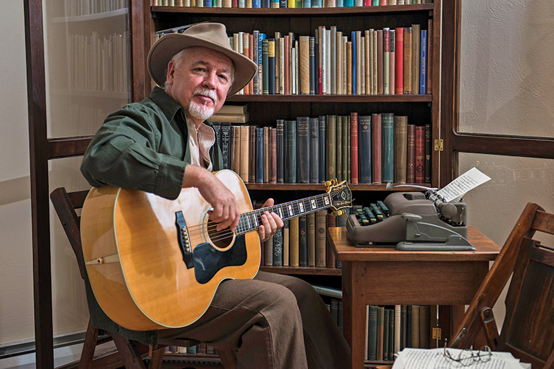 Country Singer Returns to the Main Line